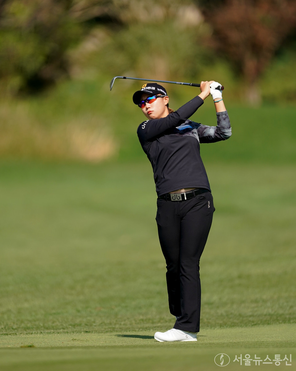 이정은6 정윤지 배소현 8언더파, KLPGA SK네트웍스-서울경제 레이디스 클래식 2R 선두 - 서울뉴스통신
