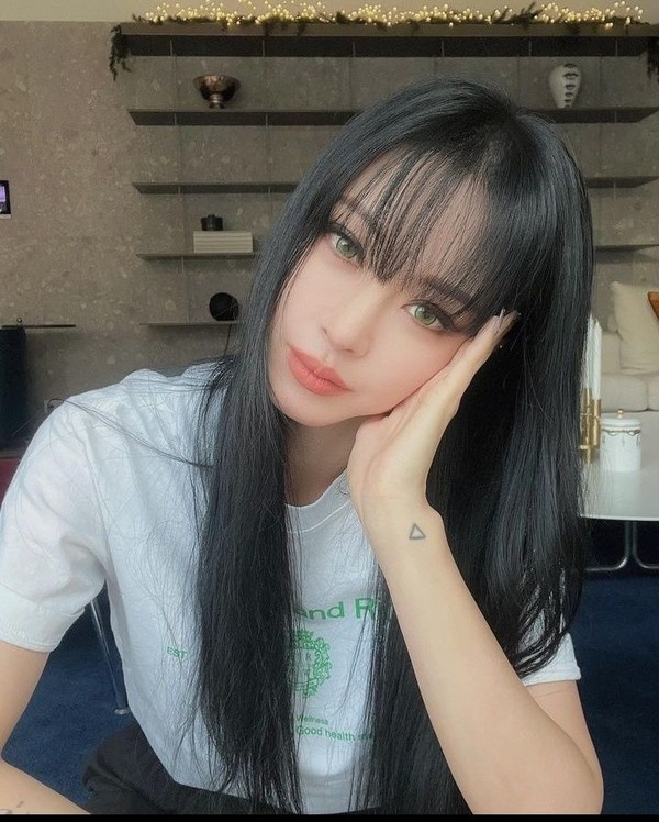 한예슬, 그린 컬러 렌즈로 분위기 대 변신…신비한 여신 비주얼 - 서울뉴스통신