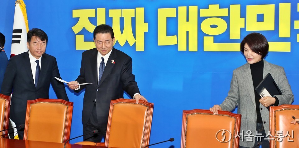 원내대책회의 참석하는 김병기 원내대표 - 서울뉴스통신