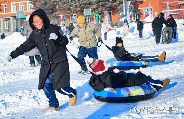 [사진] 영차~ 영차~ '눈 방학' 맞아 즐기는 빙설 체험 - 서울뉴스통신